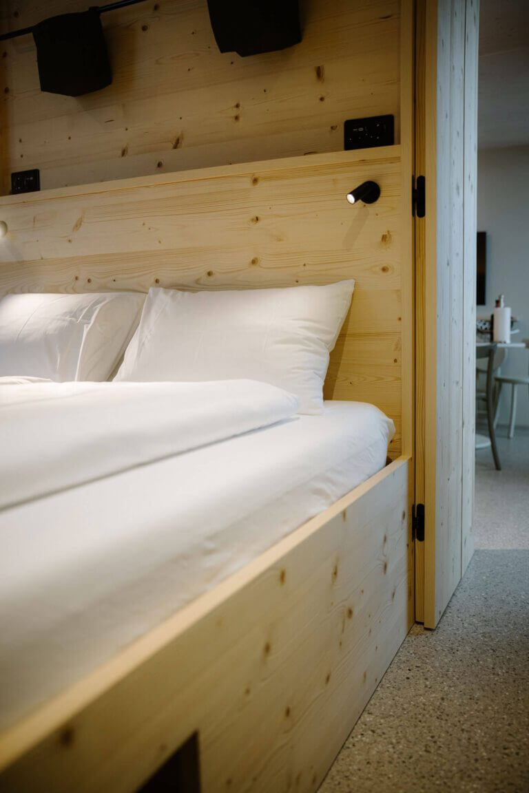 Holz Furnierte Platten im Aparthotel Adelboden - Woodpecker Group AG